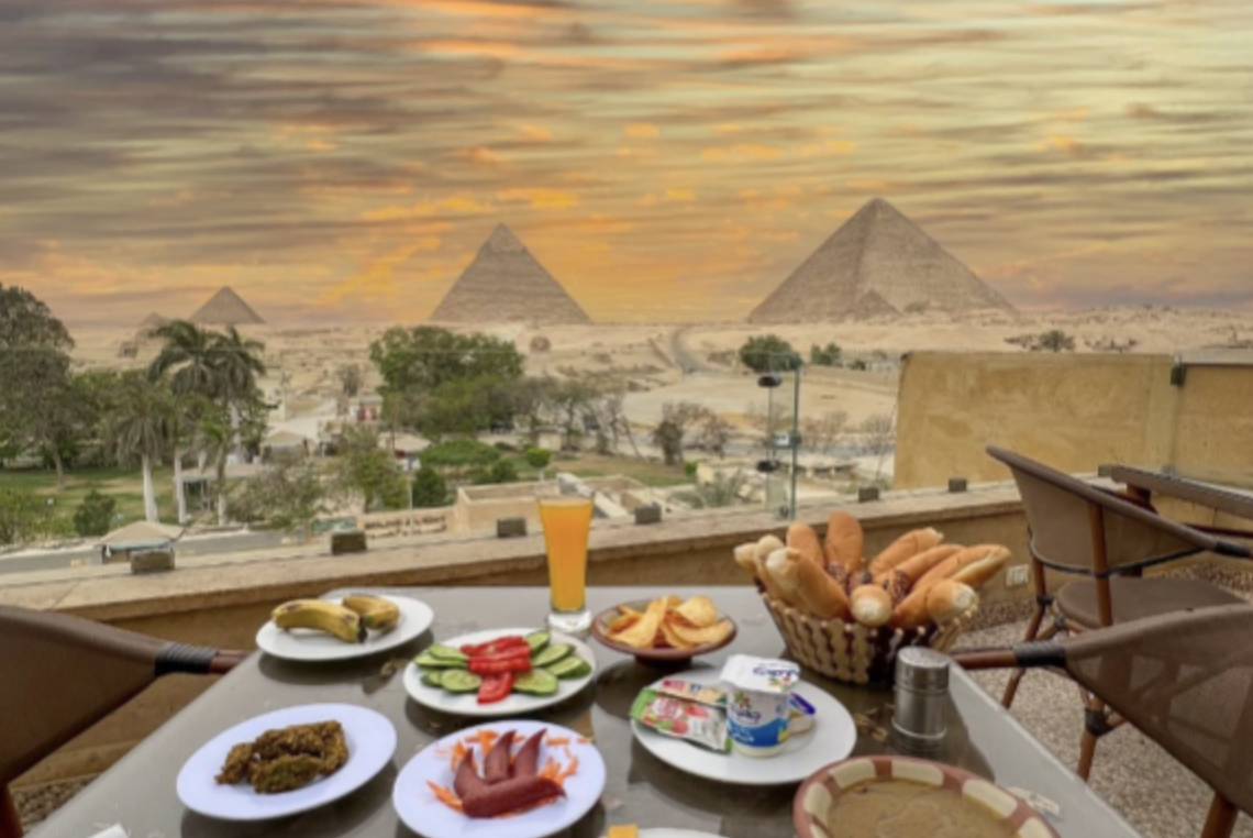 Dine While Gazing At The Pyramids From This Rooftop! » This is Cairo